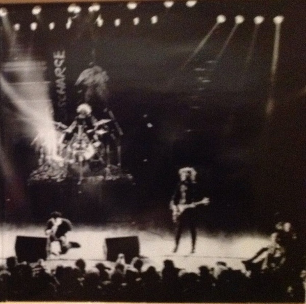 hardcore punk: DISCHARGE - Live at the City Garden New Jersey 1983