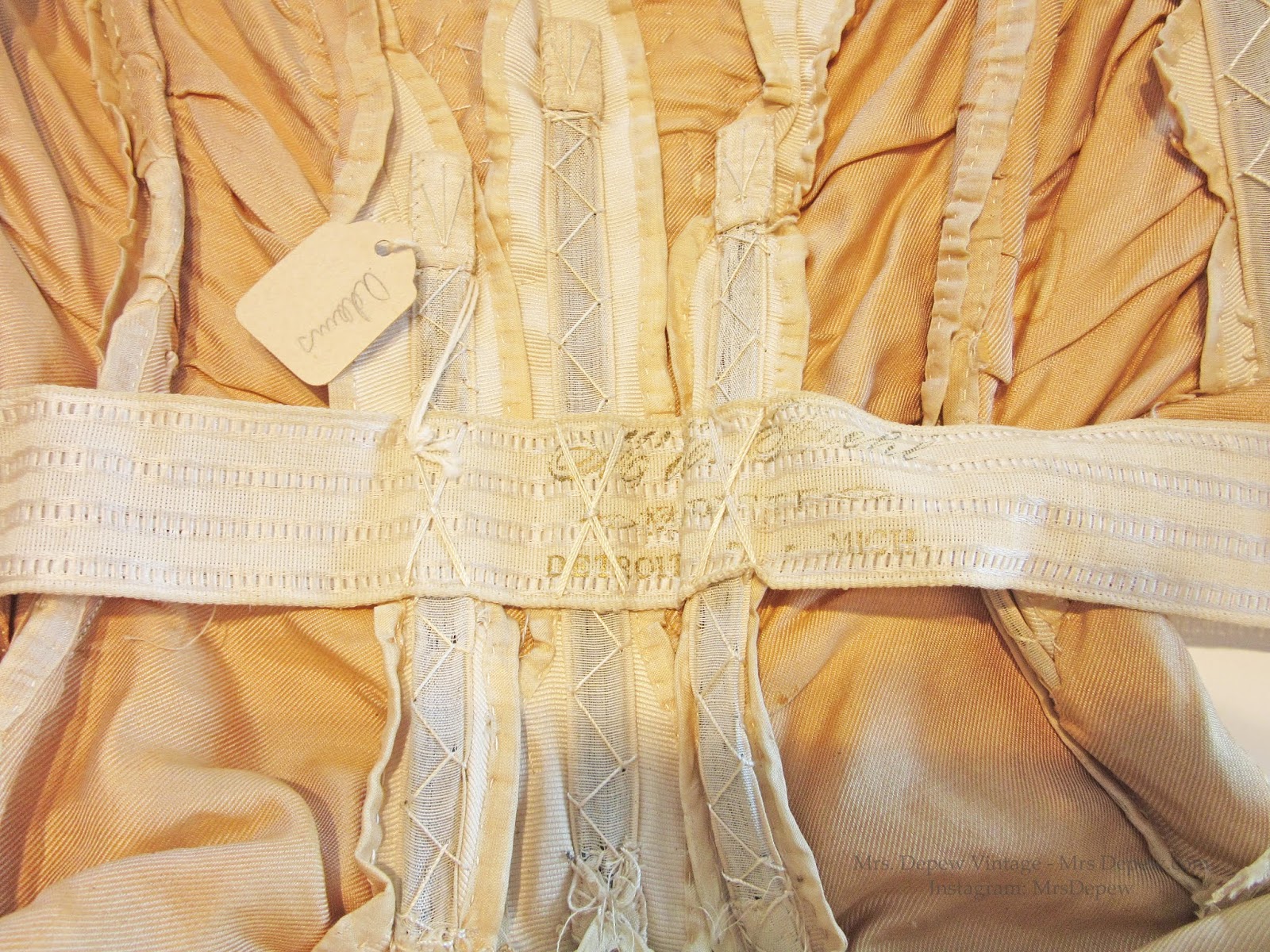 A Few Threads Loose: Anatomy of a Dress - The Unexpected Victorian Dress