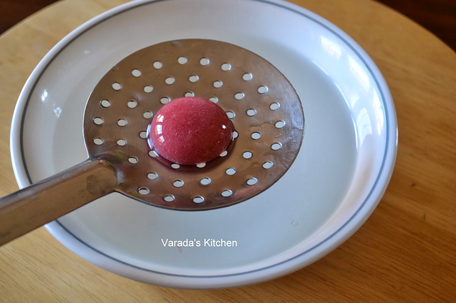 Varada's Kitchen and Garden: Molecular Gastronomy - Strawberry Spheres