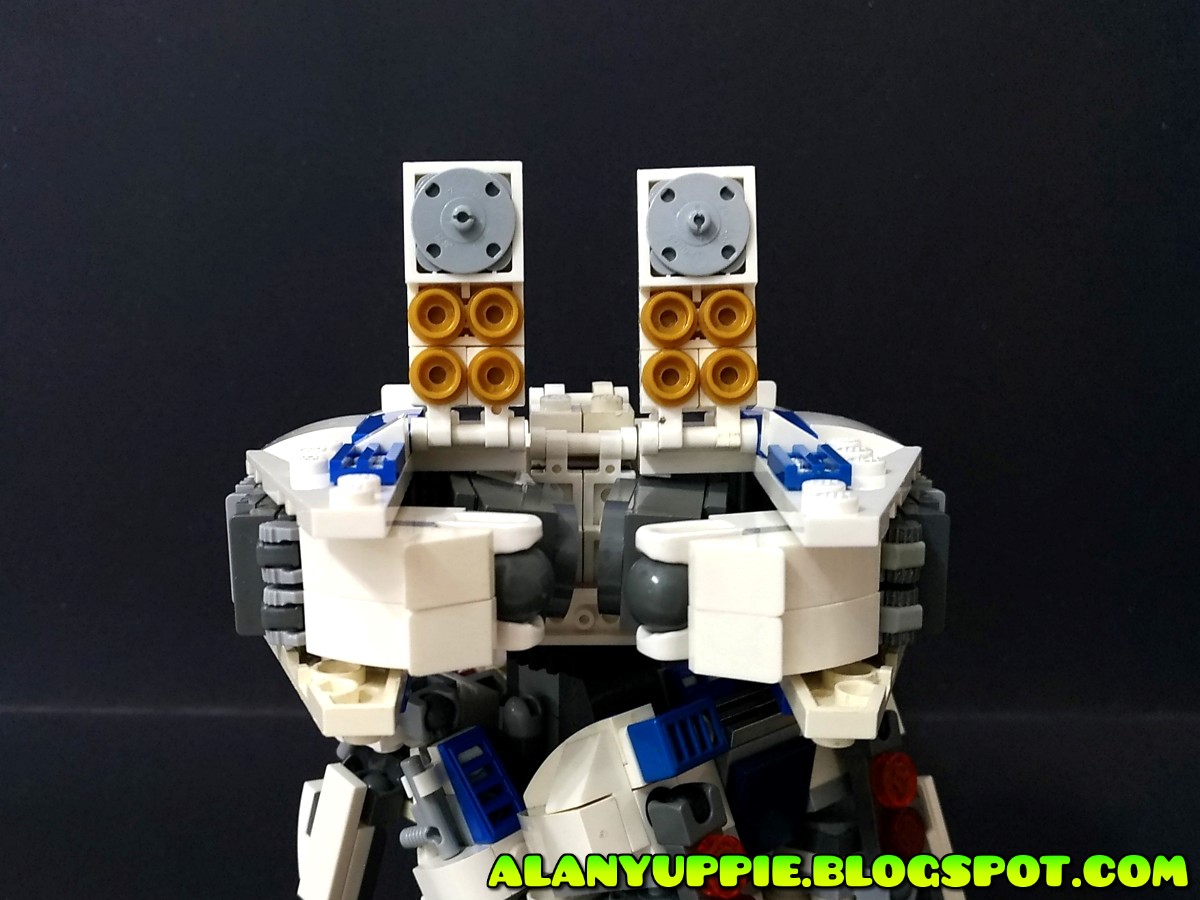 Alanyuppie's LEGO Transformers: LEGO Tankhead Mecha with a twist