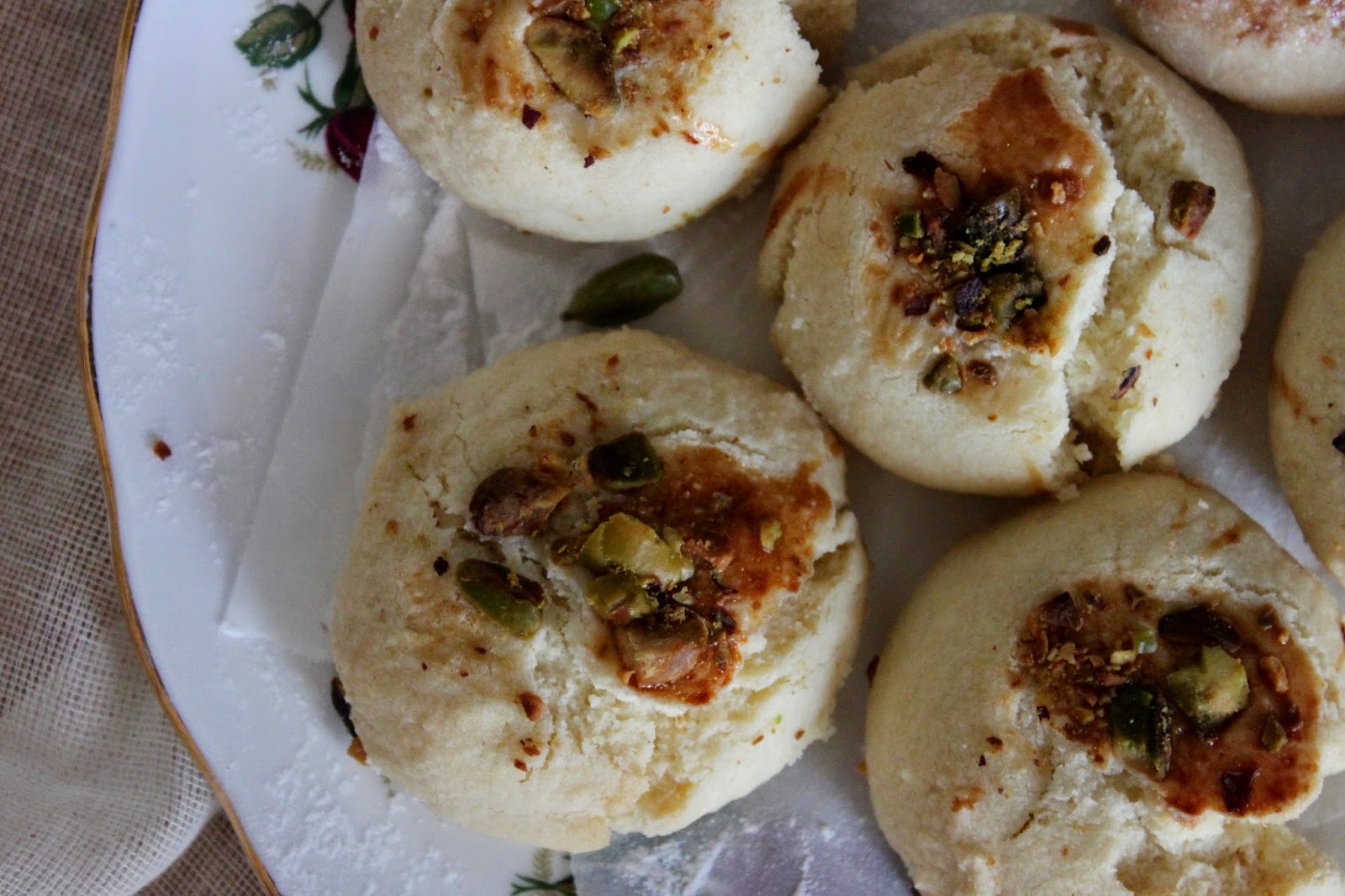come · con · ella: naan khatai, pakistani biscuits with a melting texture