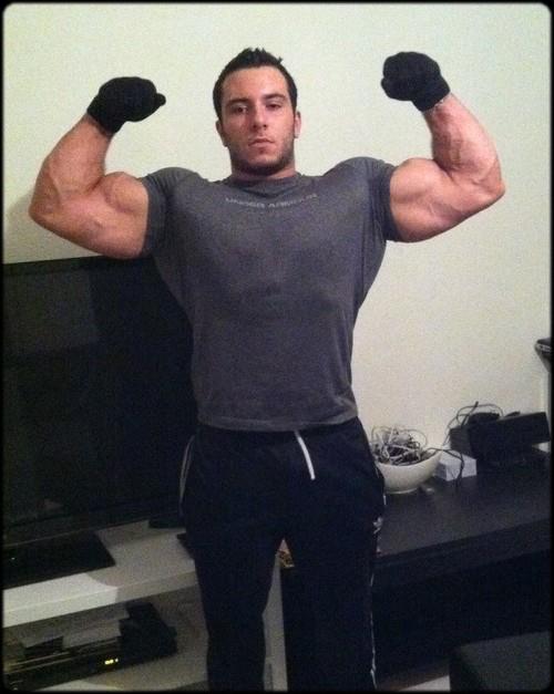 LA PERFECTION FAITE HOMME: LORENZO BECKER 01