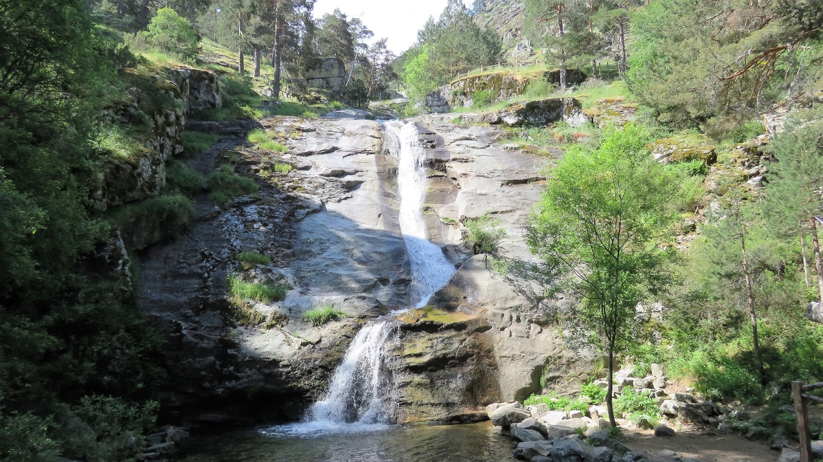 Visitando El Chorro de Navafría, su cascada y sus piscinas naturales ...