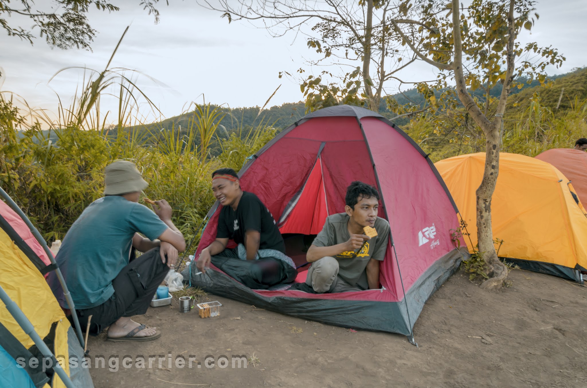 Pendakian Bukit Watu Jengger Mojokerto - SEPASANGCARRIER