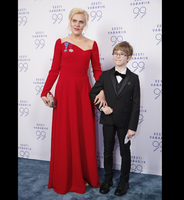 Inno ja Irja kohvik: Inno ja Irja arvustavad presidendiballi tualette ...