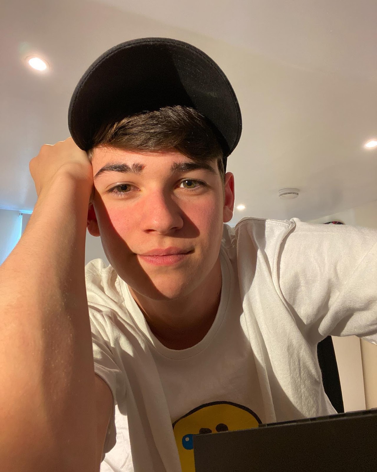 Lovely Boys: Max Mills