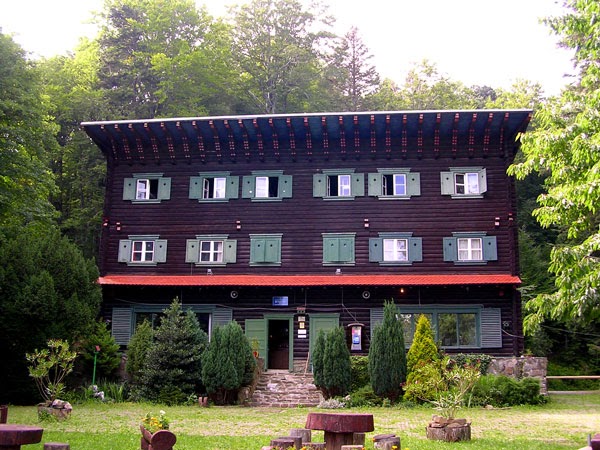 Medvednica.info: Planinarski dom Runolist