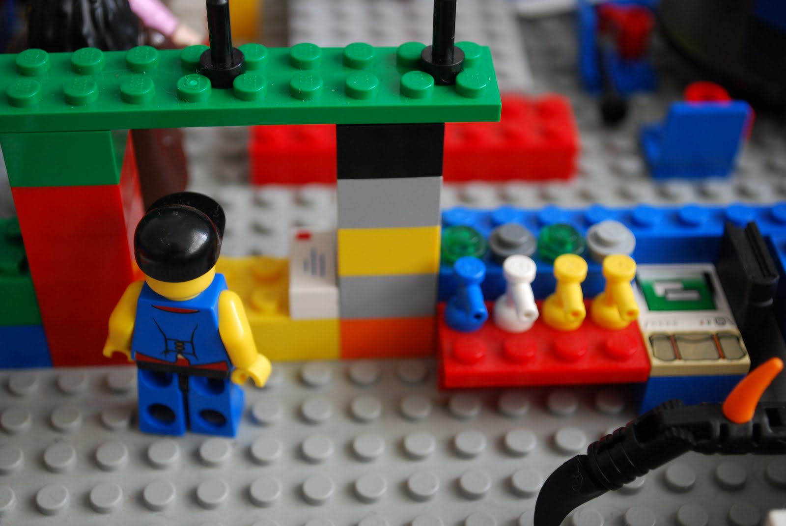 The Puk Project: LEGO rules!