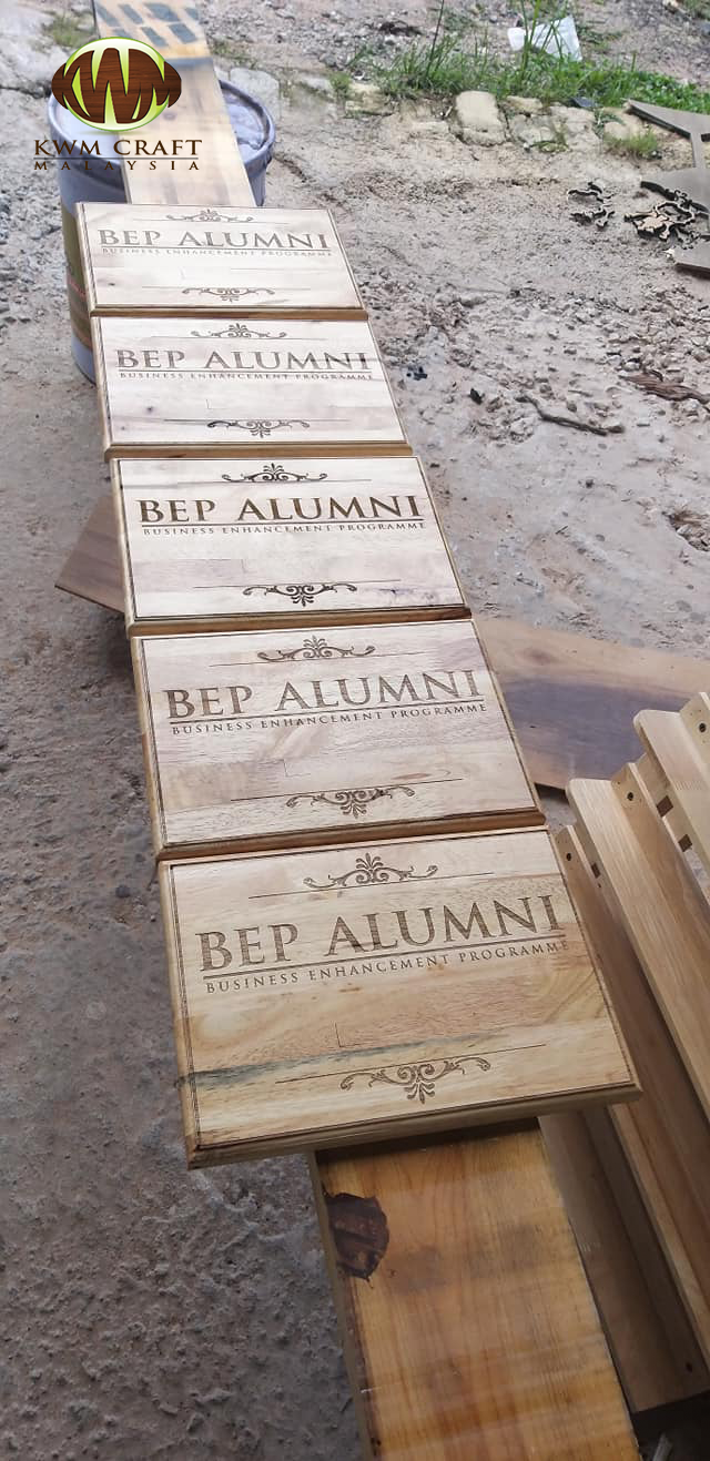 Kayu Warisan Malaysia: Tempahan Plaque Cenderahati INSKEN