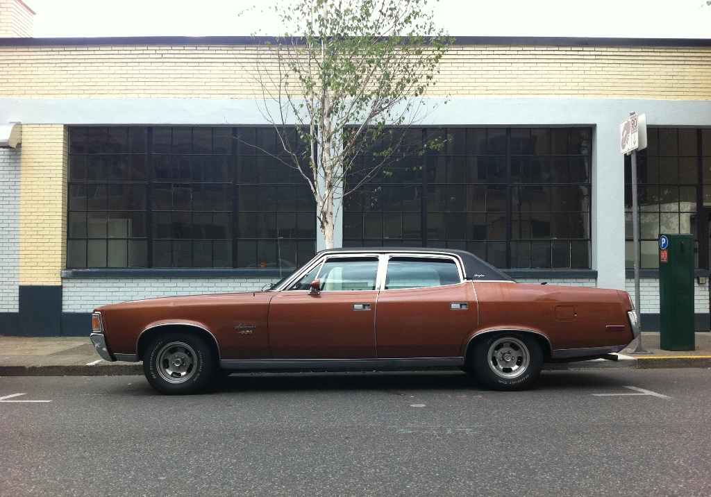 OLD PARKED CARS.: 1971 AMC Ambassador Brougham 401.