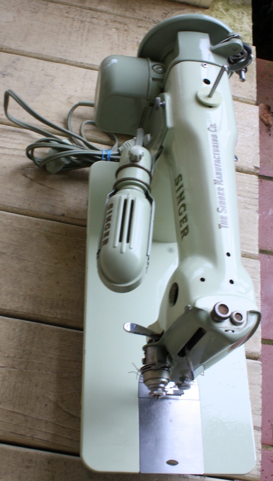 Eleanor Meriwether: Vintage Singer 15-125