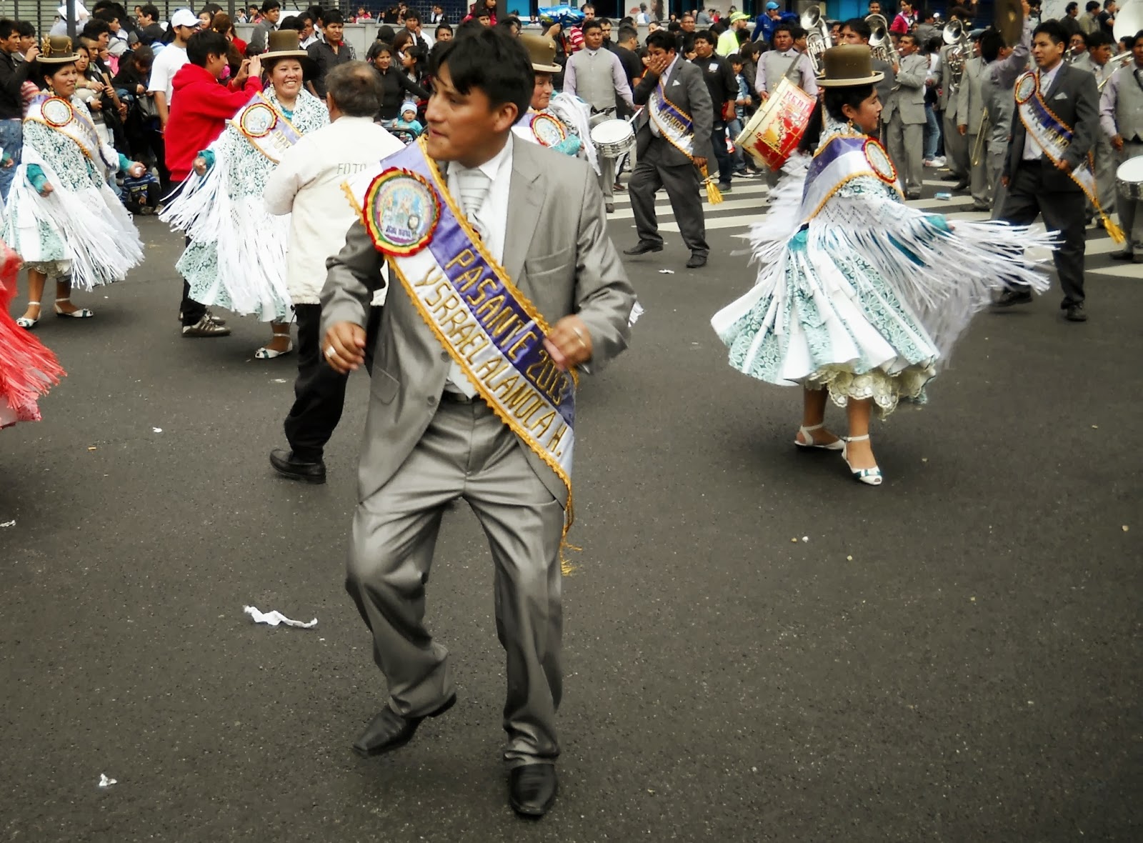 Festejo de la comunidad boliviana en el Día de la Diversidad Cultural ...
