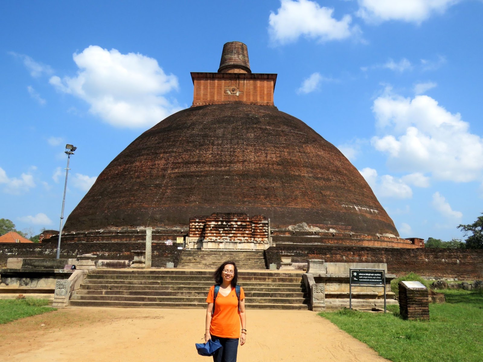 ANICCASIGHT: Stupa Built Up With 100 Million Bricks - Anuradhapura