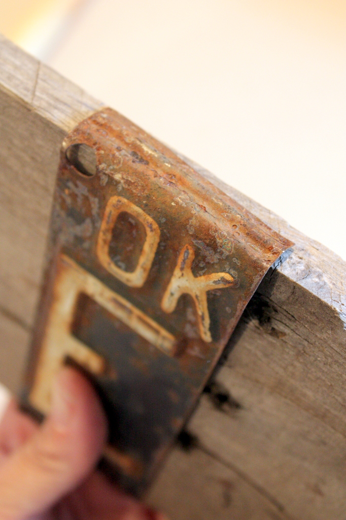 Sweet Something Designs: DIY Junk Sign