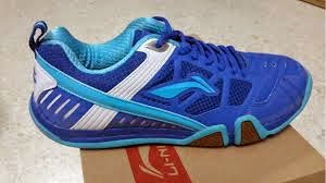 CERITA DAN TAULADAN: kasut badminton pilihan ramai