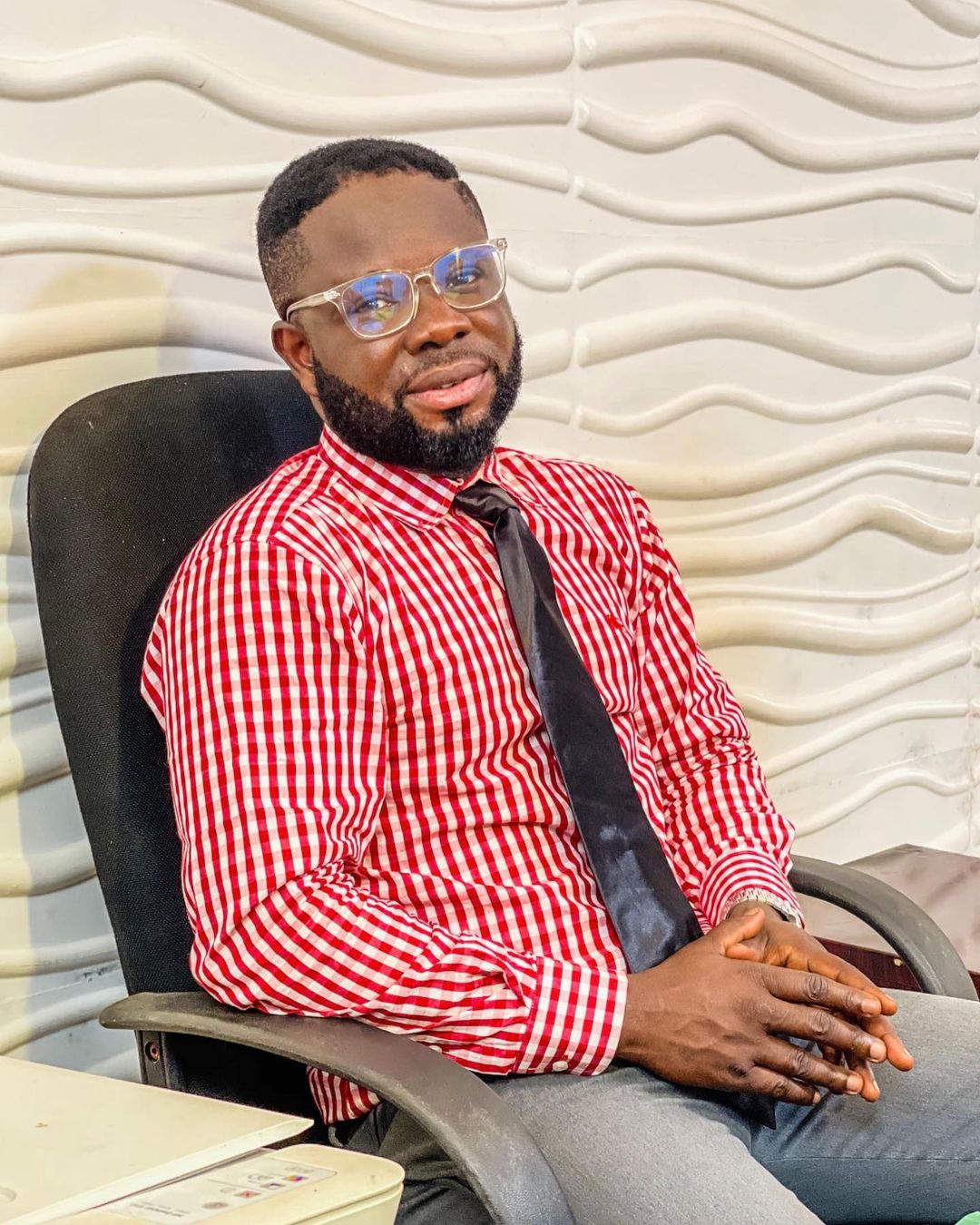 Pictures of Ibrahim Yekini Itele