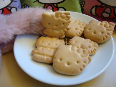 Hello Kitty turns into a mini biscuit | JUMI