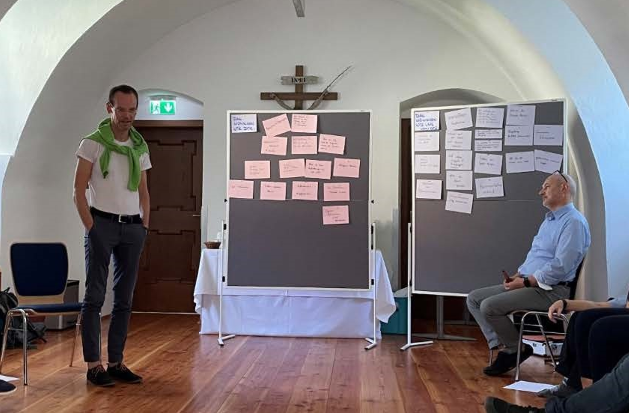 PGR Stockerau mit neuem Pfarrer in Klausur