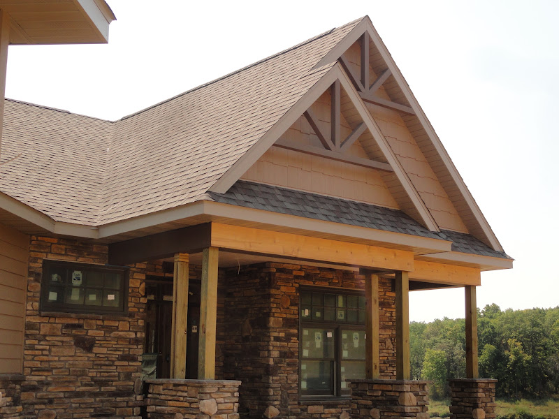 Kamish Lake Home: Aug. 28 - Gable Trim is UP!!