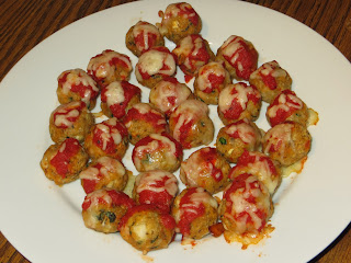 An Everyday Girl's Attempt to Cook: Chicken Parmesan Meatball Poppers