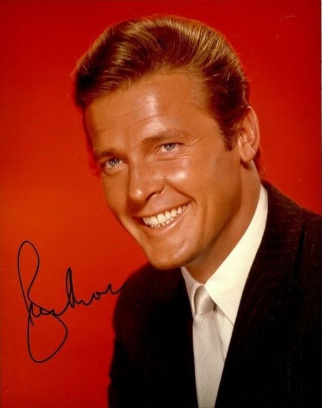 50 Handsome Photos of Legendary James Bond Star Roger Moore From ...