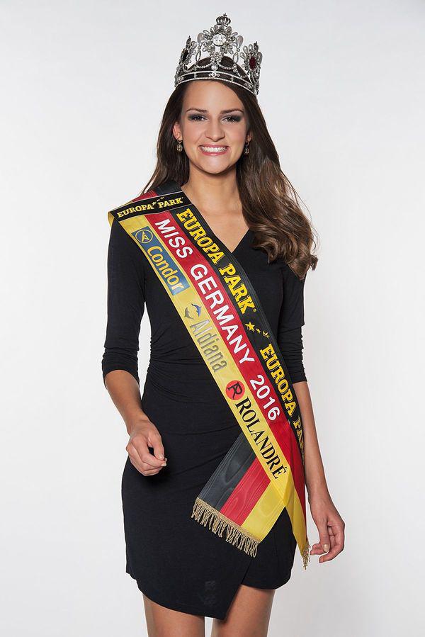 Starmodels: Miss Germany Lena Bröder zeigt die „Miss Germany Bags“