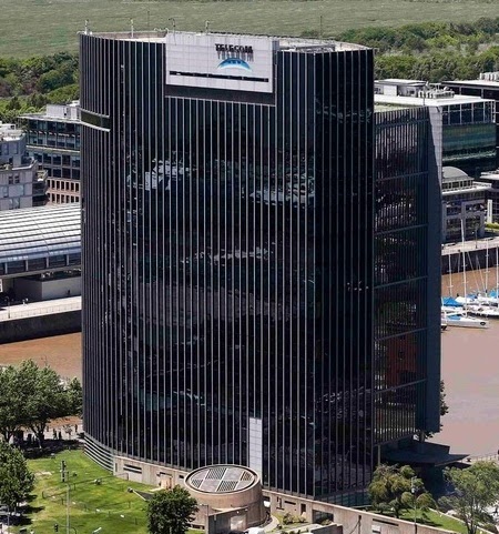 Telefónicos: Puerto Madero: Telecom pone en venta su emblemático edificio