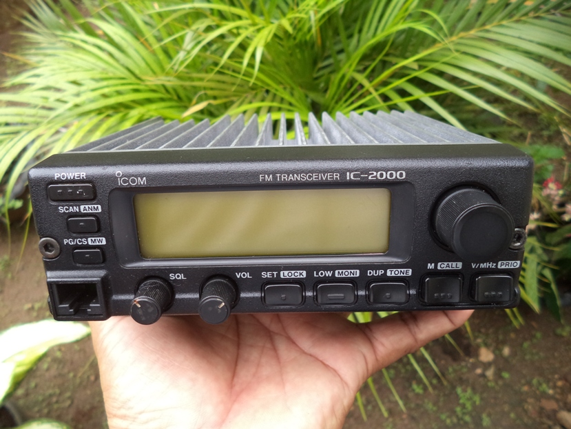 MEDAN RADIO: Icom IC-2000 (terjual)