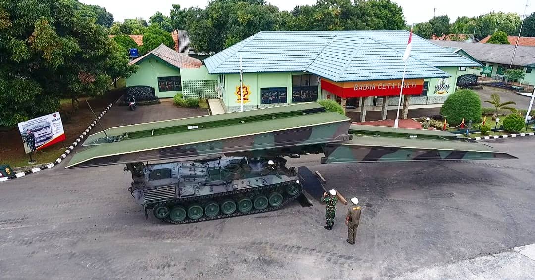 DEFENSE STUDIES: Pemeliharan Ranpur Beaver AVLB Yonkav 1