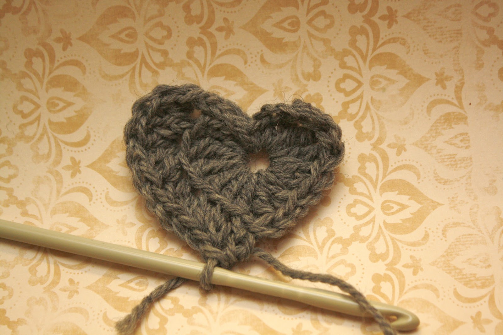 How To Crochet a Heart: {crochet} A Heart