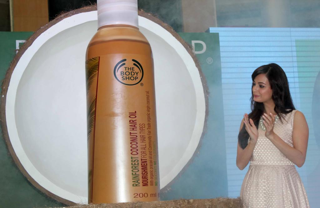 Dia Mirza Launch The Bodyshop Coconut Hair Oil Stills Gallery - Hot ...