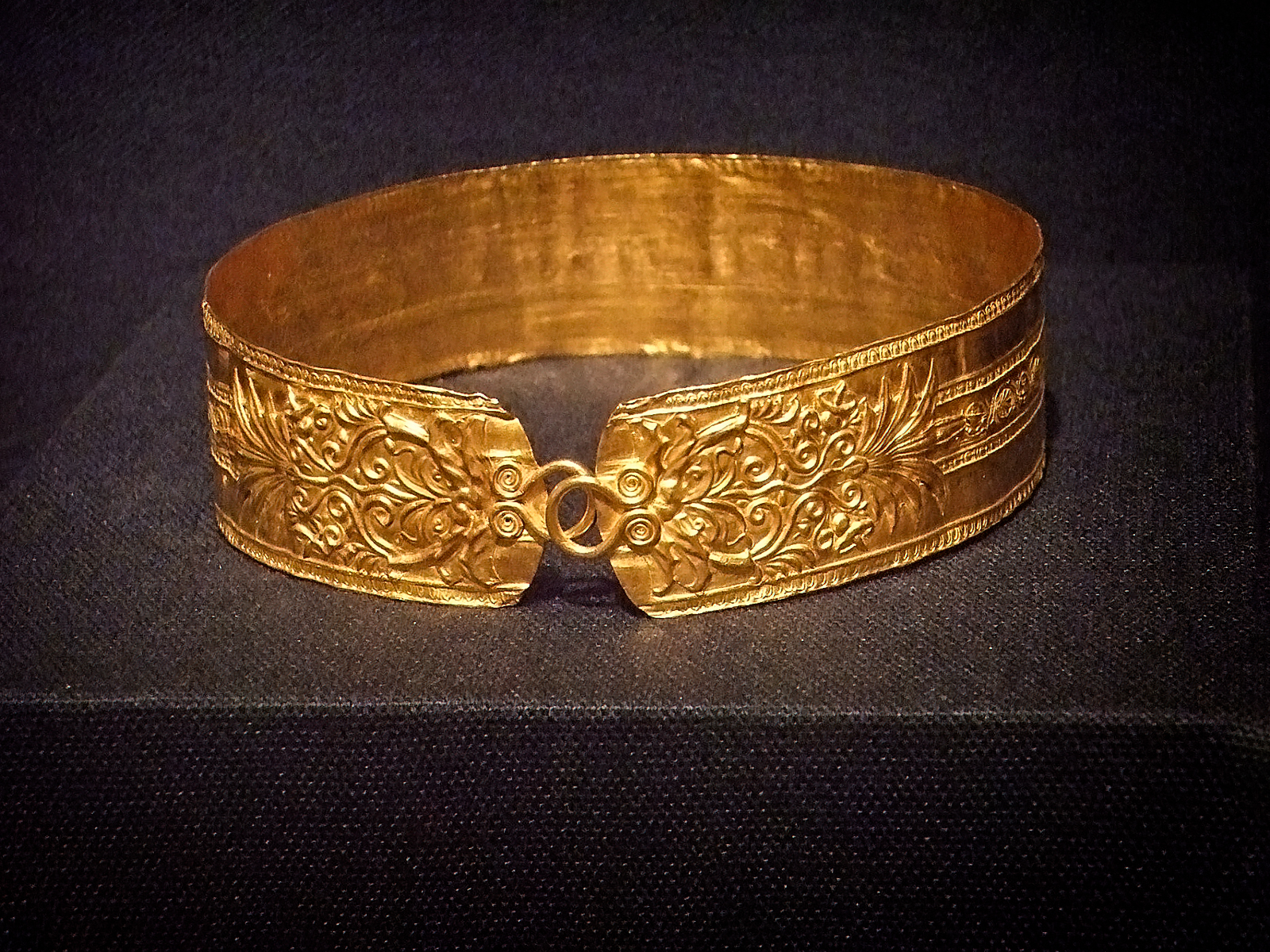 Roman Times: Diadems symbols of wealth, victory, and royalty