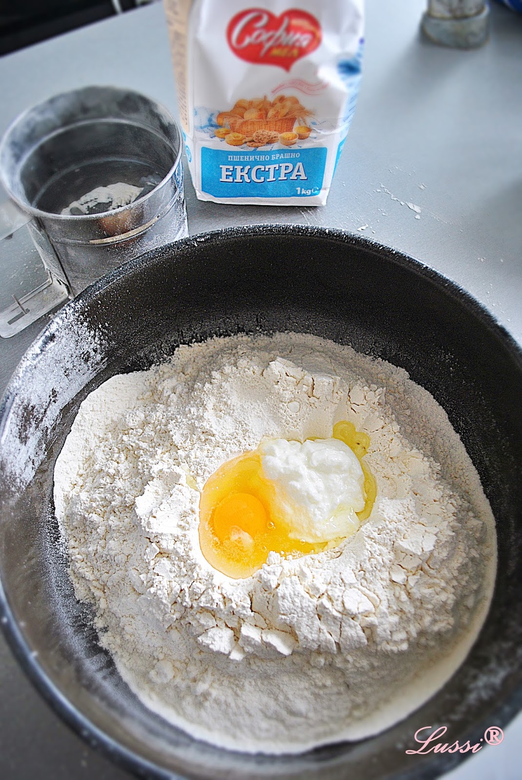 Lussi`s World of Artcraft: Разхвърляна пита / Messy bread