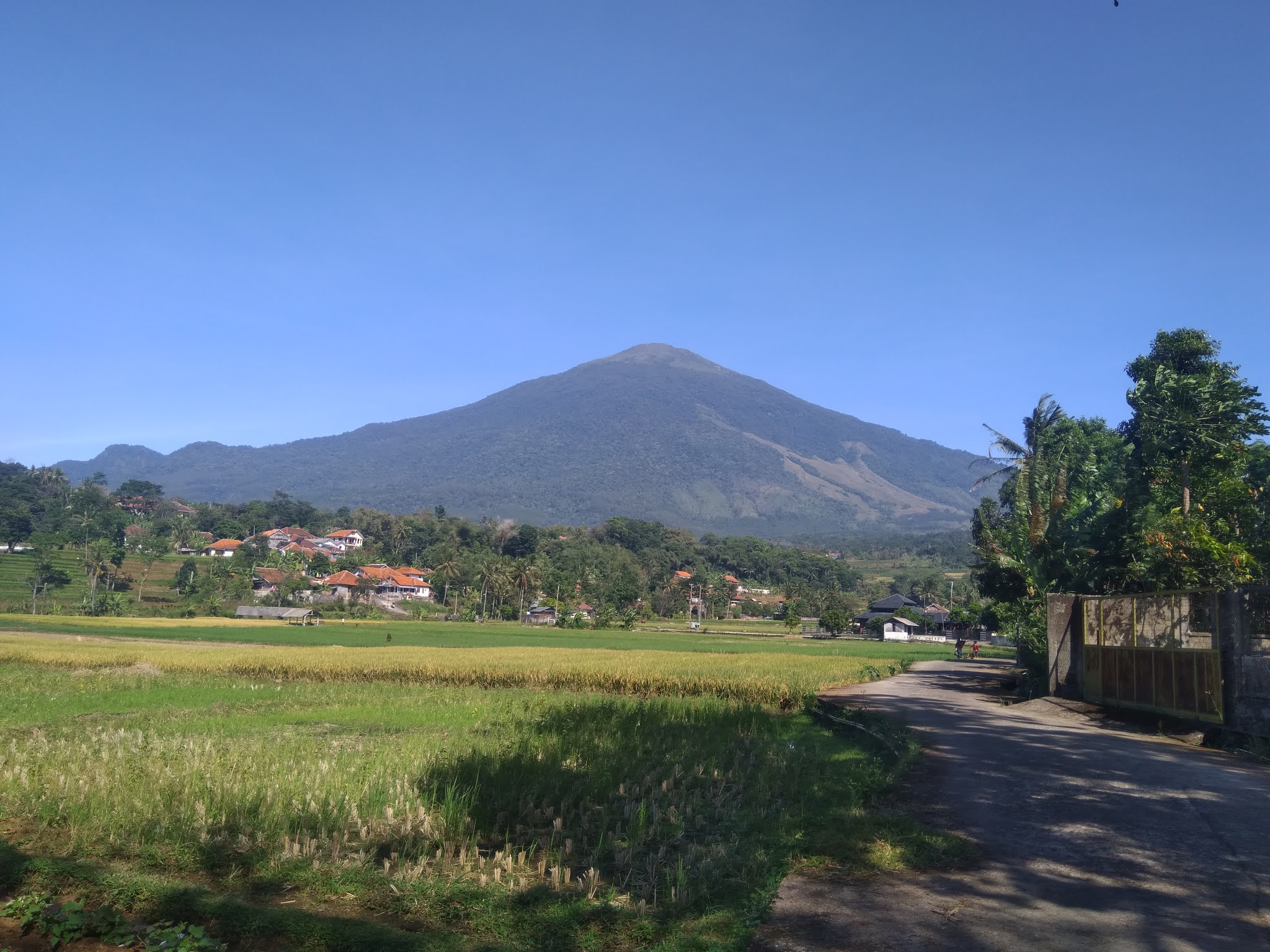 Blog Deni Cage: Foto Pemandangan Gunung Ciremai Kuningan