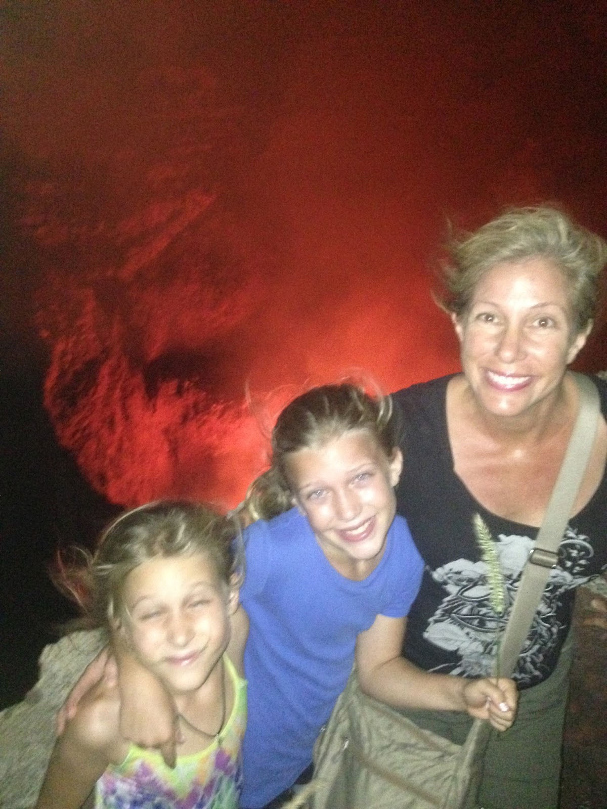 Stock Family Trip : Masaya volcano, a sloshing lava lake