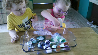 Munchkin and Bean: Frozen Fizzy Cubes