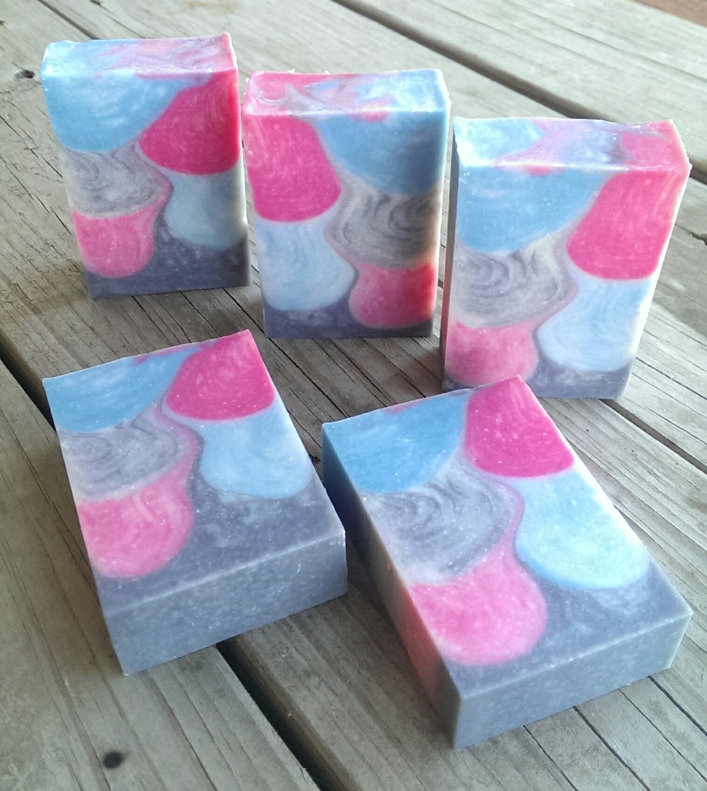 Amber Waves of Soap: Tall and Skinny Shimmy aka Wall Pour Soap Challenge