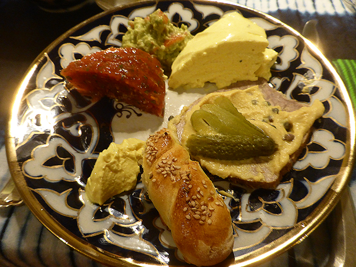 AAA ACCADEMIA AFFAMATI AFFANNATI: Credenze. Uzbekistan. Piatti pakhta ...