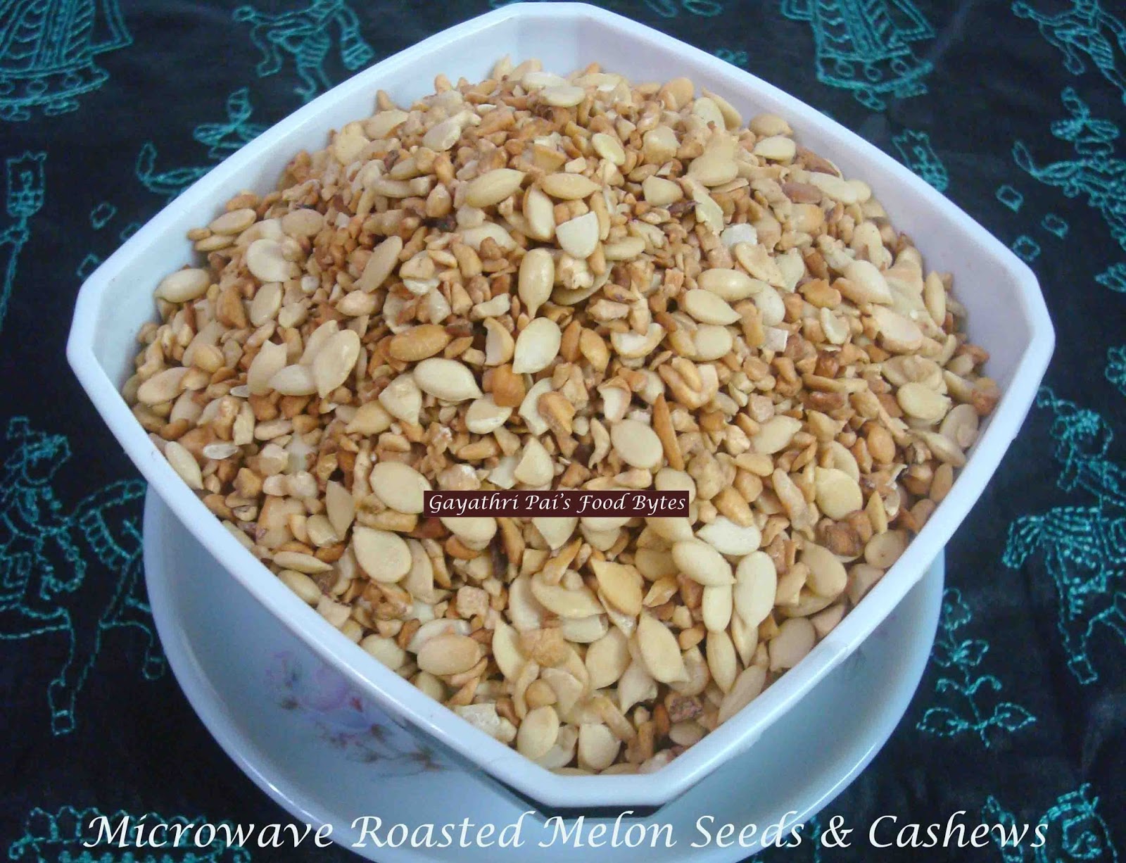 Gayathri Pai's Food Bytes: Poha Khadi / Beaten Rice Burfi / Pova Chikki.