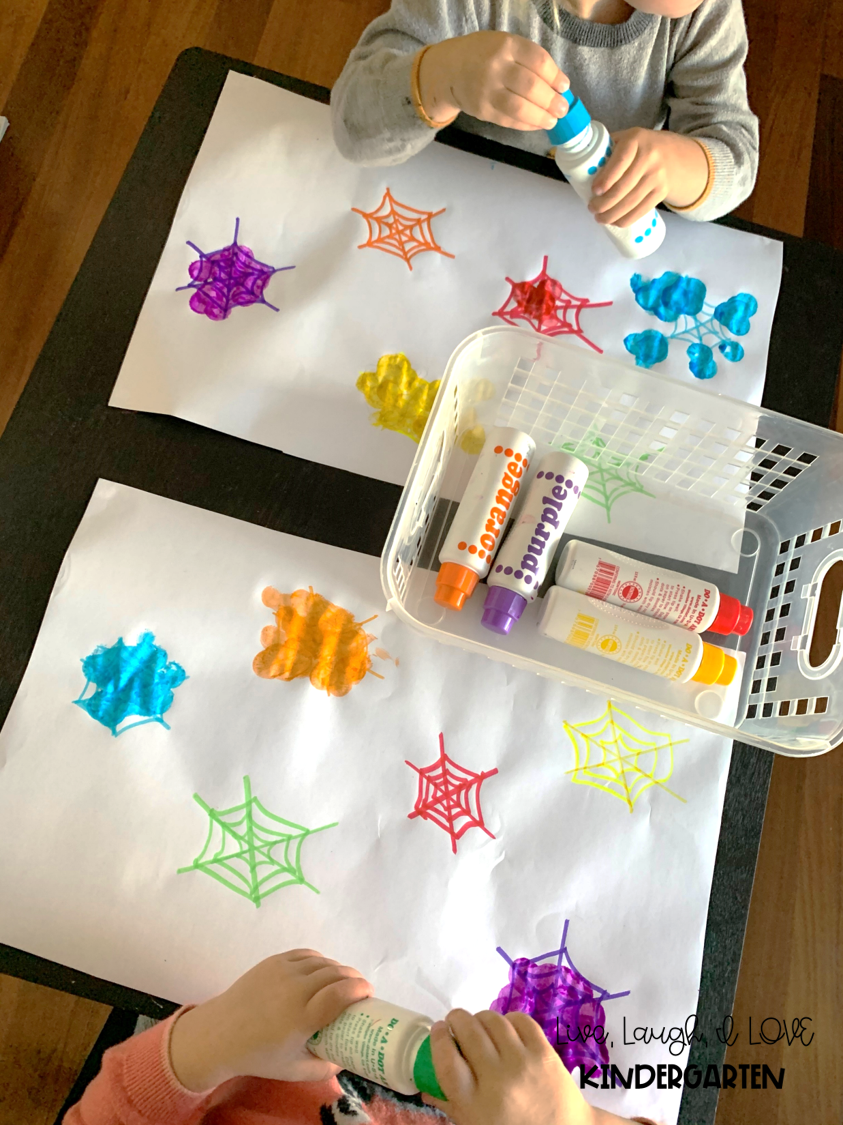 They took a do a dot marker and dotted each web with the matching color ...