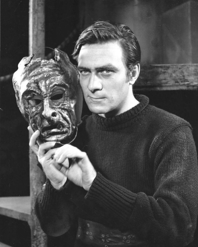 20 Portraits of a Young and Handsome Christopher Plummer in the 1950s ...