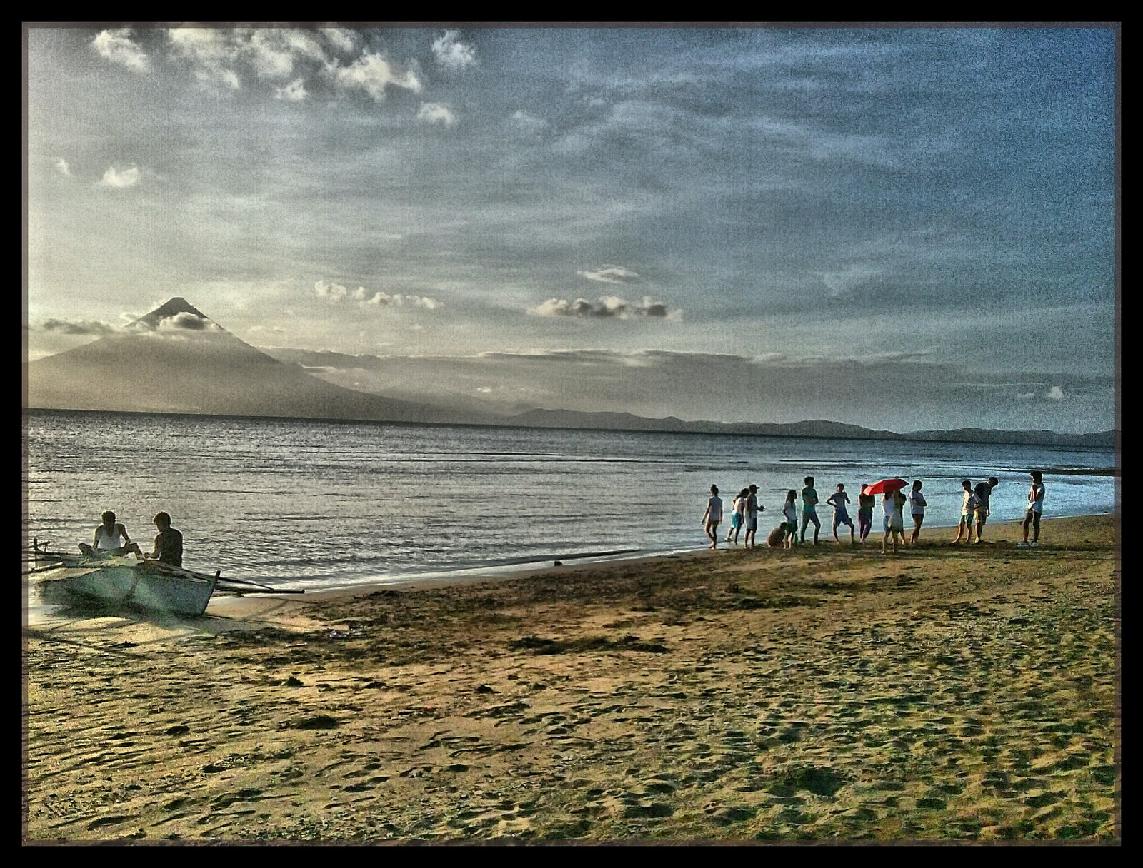 Mayon Volcano 2018 Eruption at Night - Voyager-3
