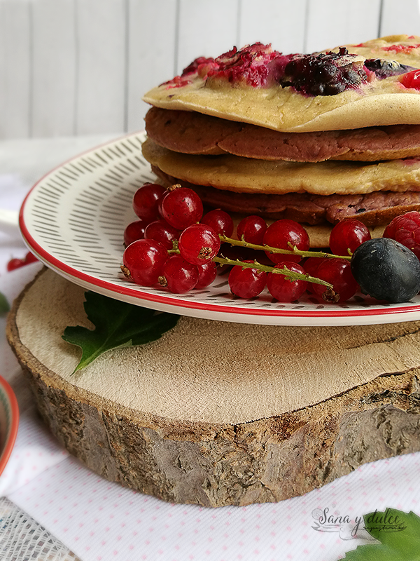 Pancakes de Avena y Frutos Rojos — Nunca es demasiado dulce