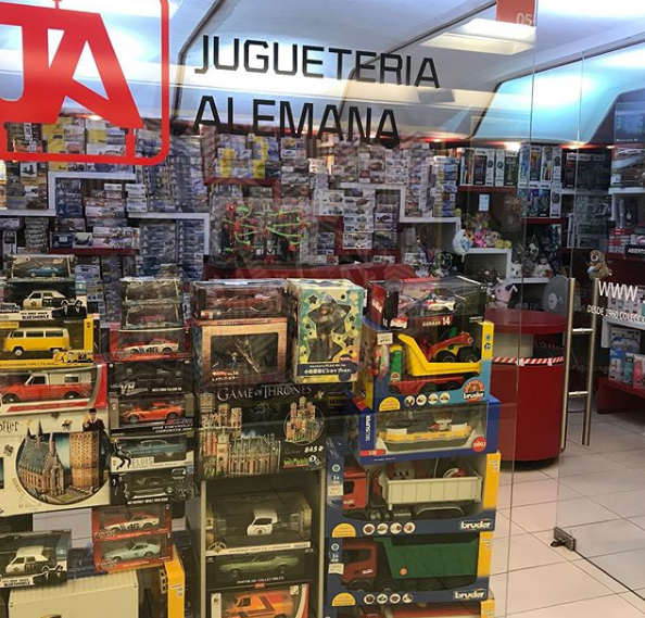 La Torre del Lago: Bienvenidos a la Jugueteria Alemana DrugStore