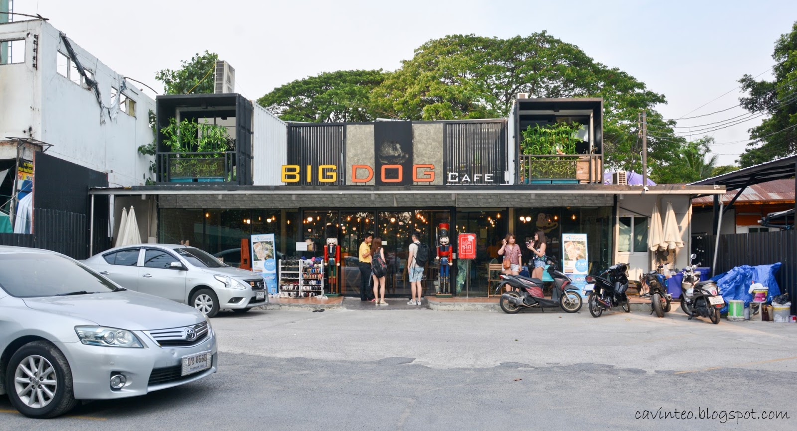 Entree Kibbles: Big Dog Cafe & Bistro @ Bangkok [Near Thailand Cultural ...
