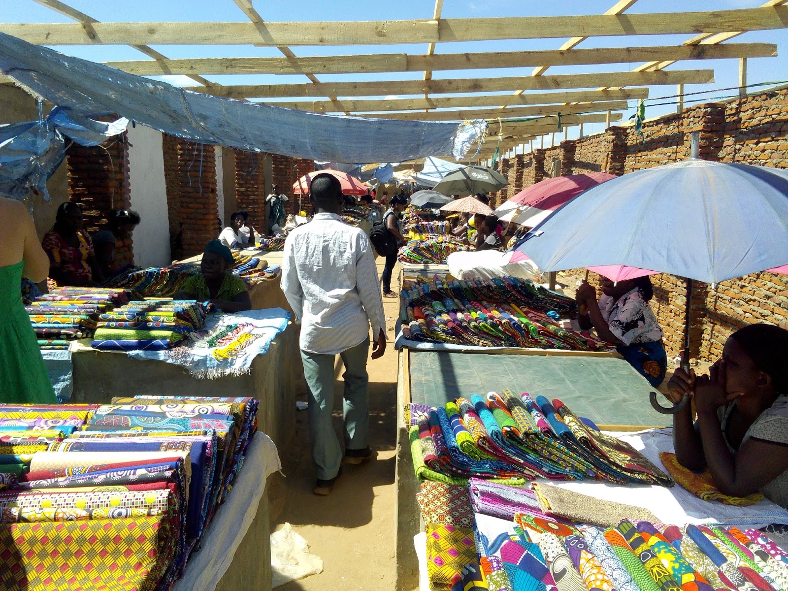 The Travelling Teacher: Malawi – The colour rainbow of chitenge