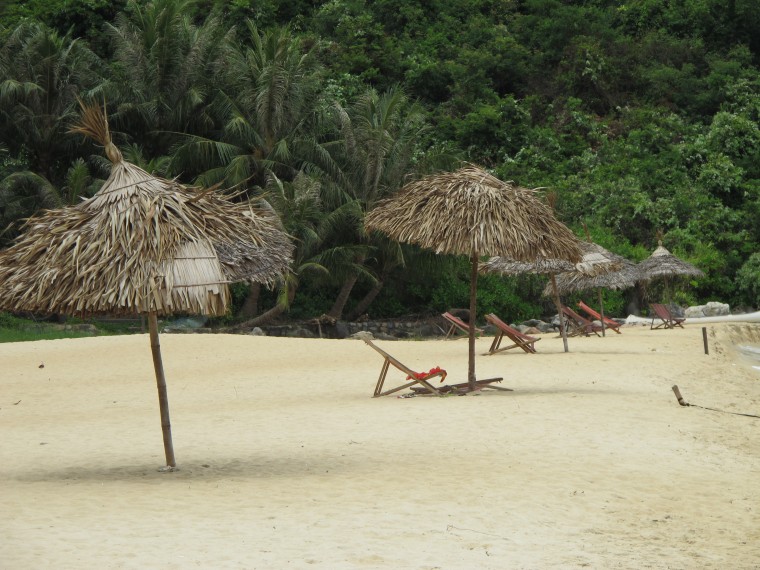 Xin chao!: Vietnam beautiful beaches, islands and bays