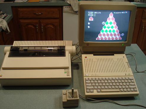 Retro Treasures: Apple IIc Boxed & Complete