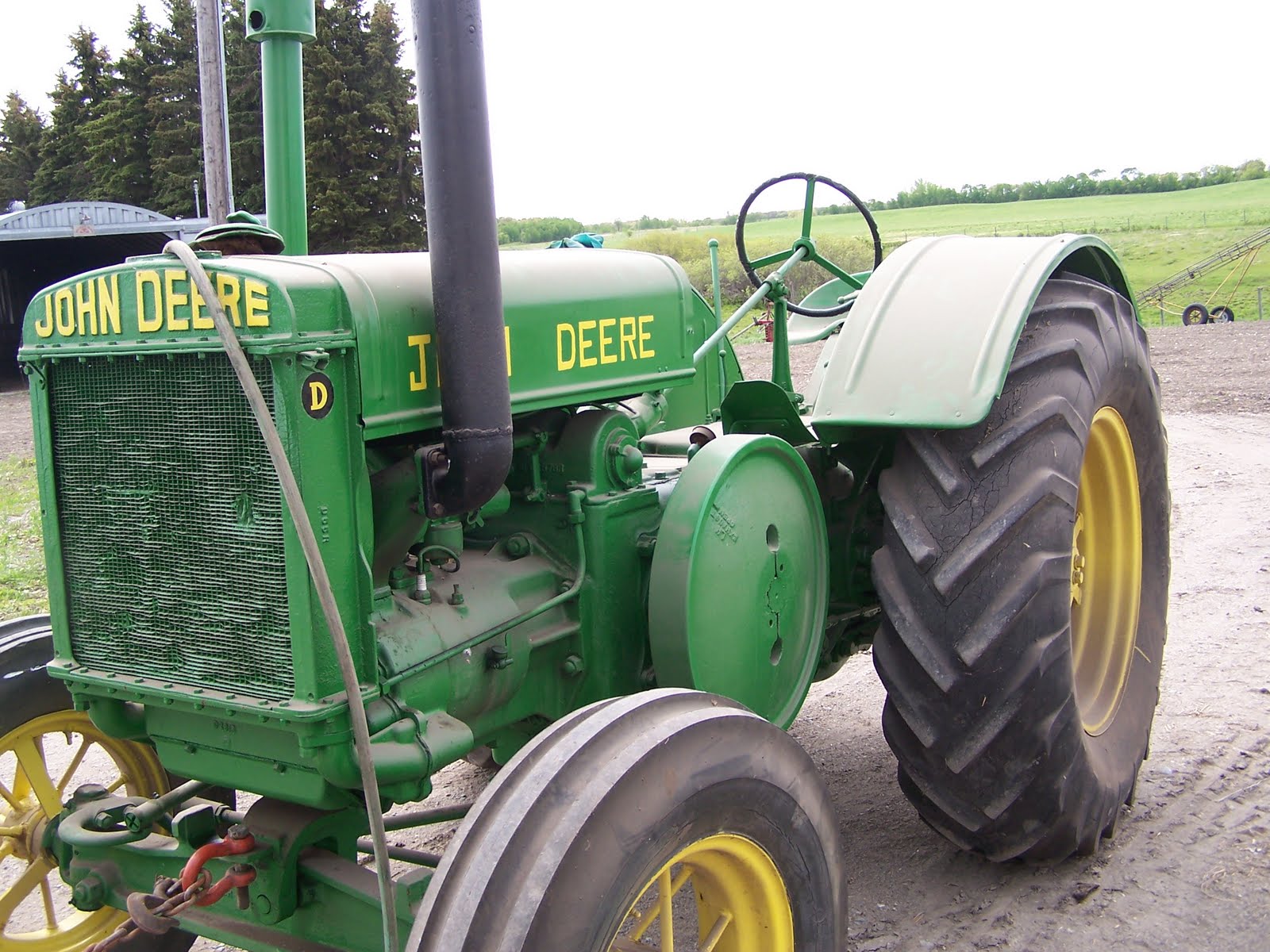 DIFFERENT COLOURED JUNK: John Deere "D"