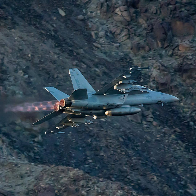 daily timewaster: Nice set of Mach diamonds in that exhaust